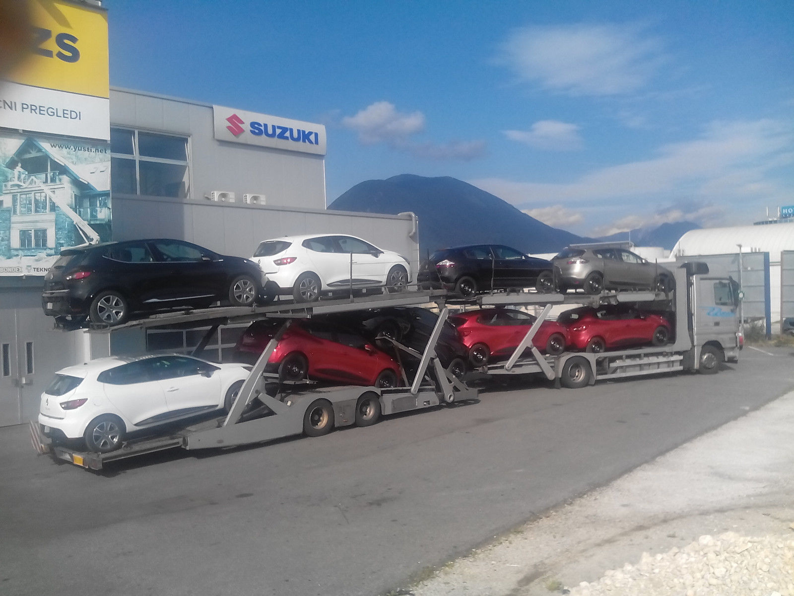 Transport auto pe platforma - Autoturisme si Autoutilitare